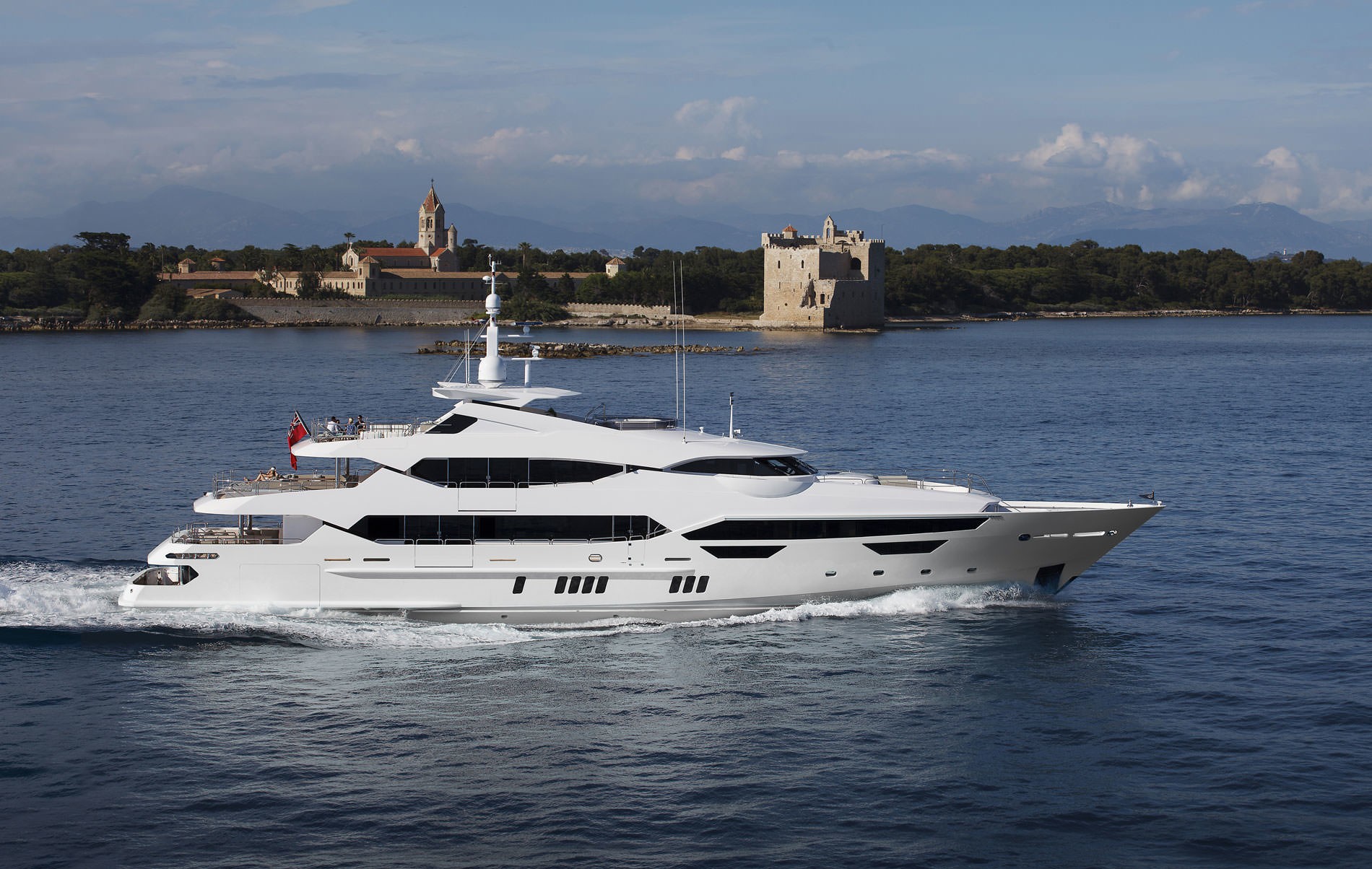 47M LUXURY MOTOR YACHT Yacht Charter Details, Sunseeker 155 ...